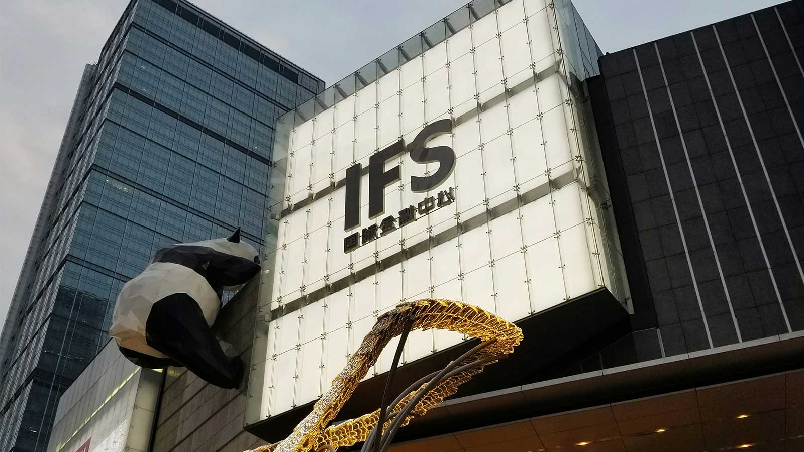 The New Chinese Luxury Consumer: A Market at a Crossroads - Luxury Society